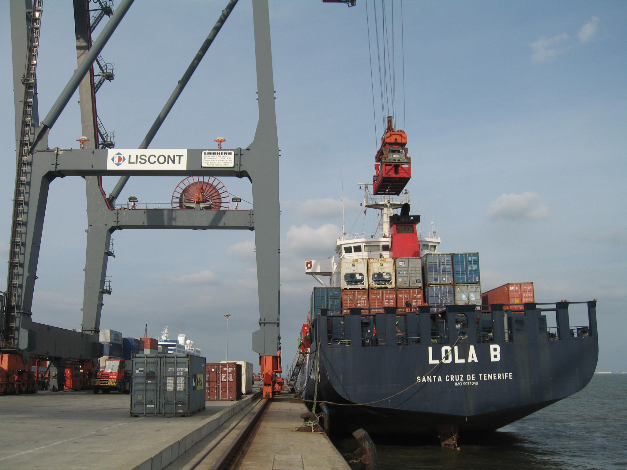 El buque 'LOLA B' escala por primera vez en el puerto de Lisboa ...