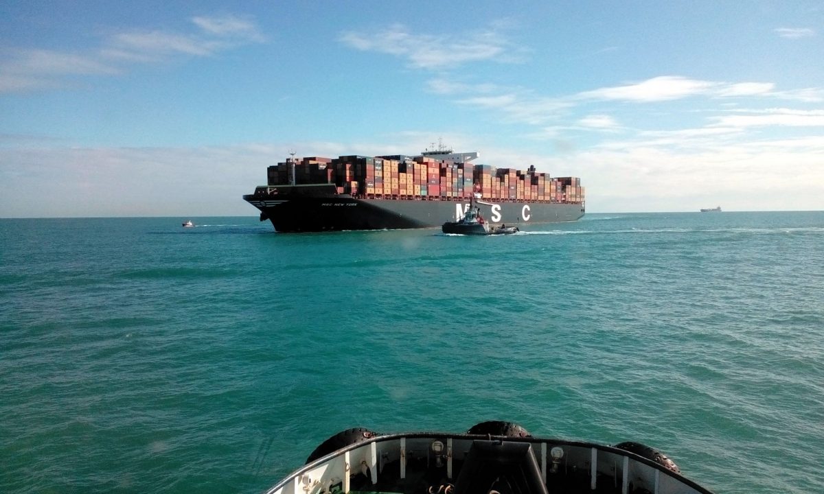 Remolcadores de Boluda assist the “MSC New York”, the biggest vessel to ...