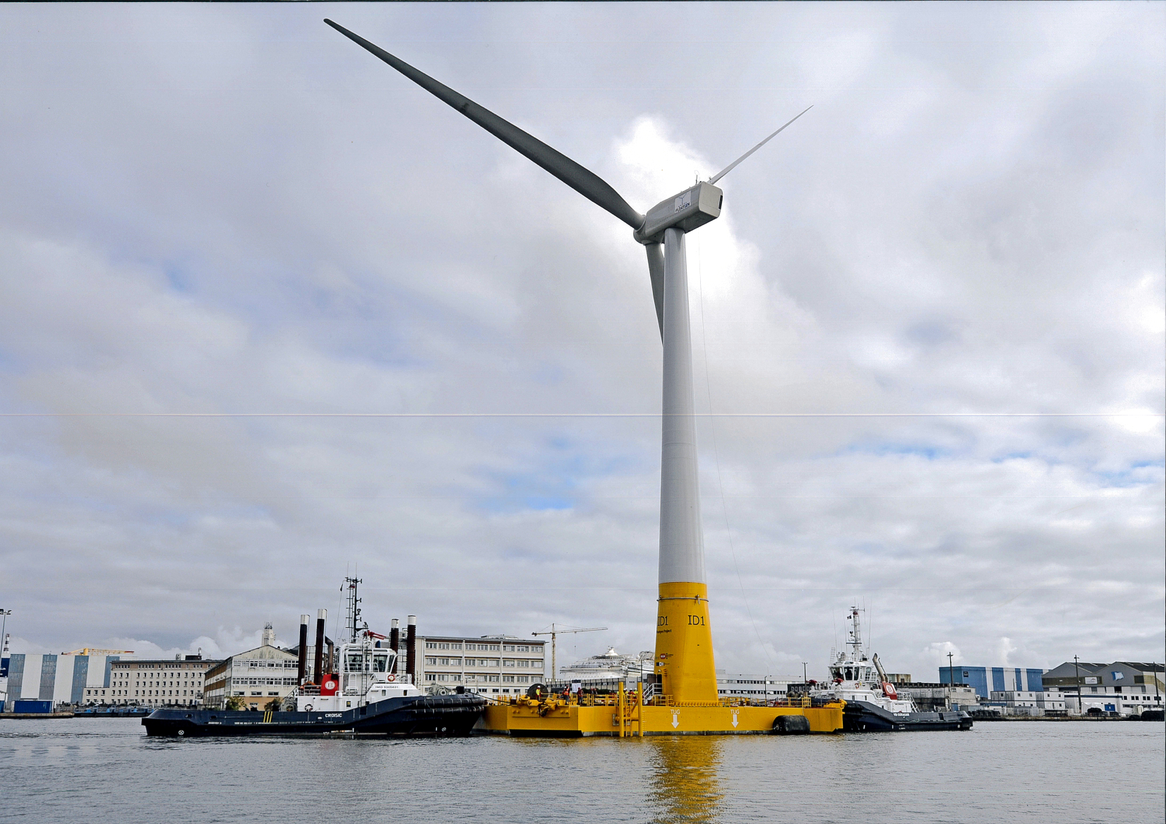 Boluda France tugs position France’s first floating wind turbine ...